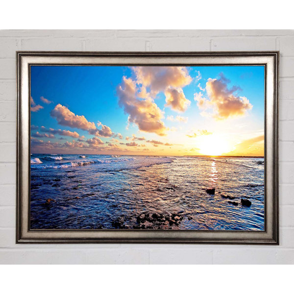 Haus am Meer Wolken am Himmel im Sonnenuntergang Gerahmter Druck | Wayfair.de